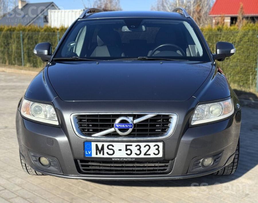 Pelēks Volvo V50 2011 Rīga, ar dzinēja tilpumu 1.60 L un nobraukumu 272 tūkst. km par 3800 €, foto 4 vietnē AUTOMOTO.COM.LV