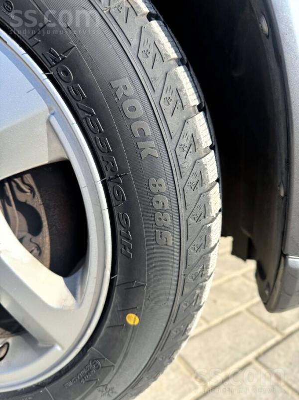 Grey Volvo V50 2011 in Riga, with an engine capacity of 1.60 L and mileage of 272 thousand km for 3800 €, photo 8 on AUTOMOTO.COM.LV