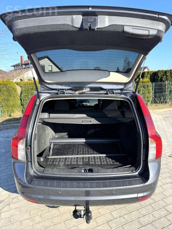 Grey Volvo V50 2011 in Riga, with an engine capacity of 1.60 L and mileage of 272 thousand km for 3800 €, photo 10 on AUTOMOTO.COM.LV