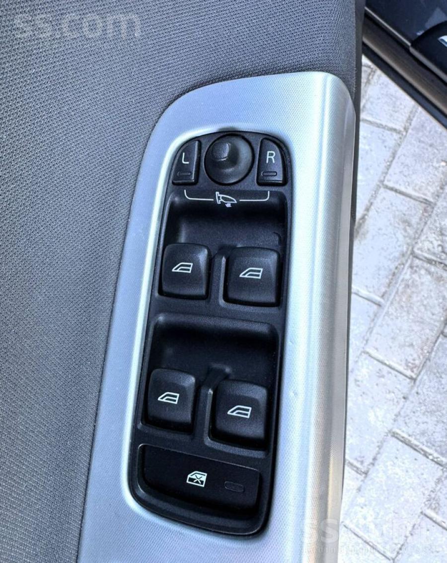 Pelēks Volvo V50 2011 Rīga, ar dzinēja tilpumu 1.60 L un nobraukumu 272 tūkst. km par 3800 €, foto 13 vietnē AUTOMOTO.COM.LV