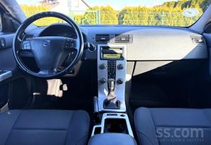 Pelēks Volvo V50 2011 Rīga, ar dzinēja tilpumu 1.60 L un nobraukumu 272 tūkst. km par 3800 €, foto 15 vietnē AUTOMOTO.COM.LV