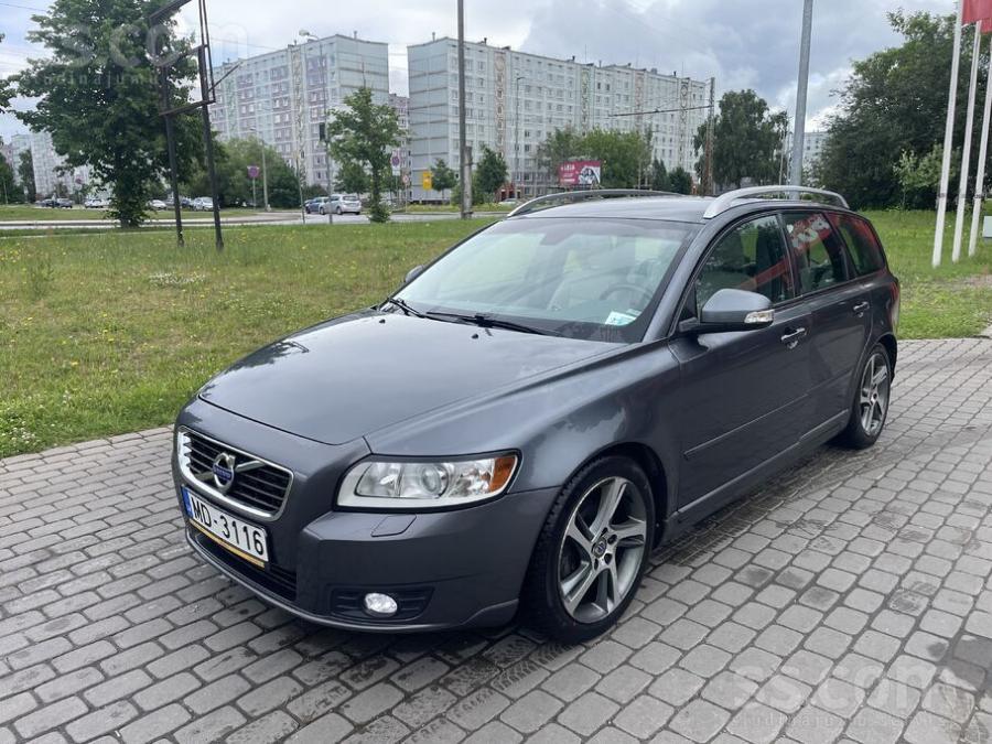 Grey Volvo V50 2011 in Riga, with an engine capacity of 1.60 L and mileage of 309 thousand km for 4200 €, photo 1 on AUTOMOTO.COM.LV