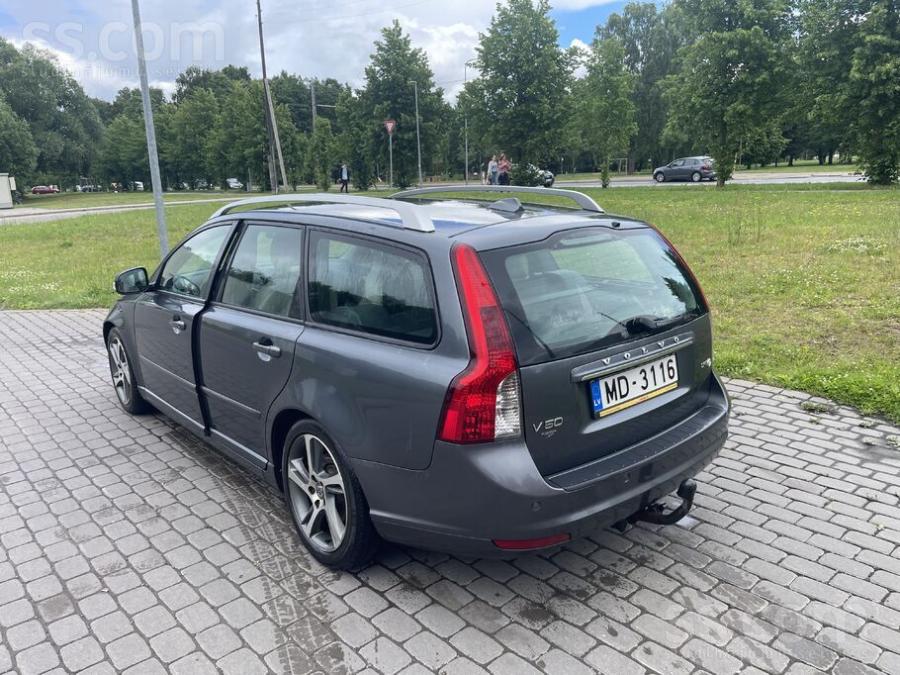 Grey Volvo V50 2011 in Riga, with an engine capacity of 1.60 L and mileage of 309 thousand km for 4200 €, photo 6 on AUTOMOTO.COM.LV