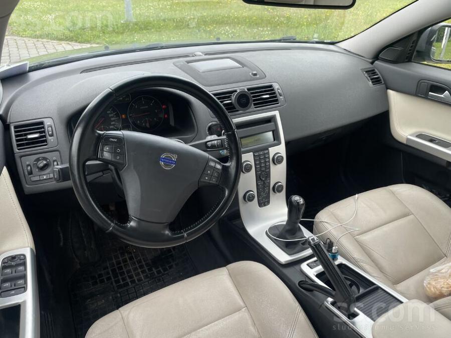Grey Volvo V50 2011 in Riga, with an engine capacity of 1.60 L and mileage of 309 thousand km for 4200 €, photo 7 on AUTOMOTO.COM.LV