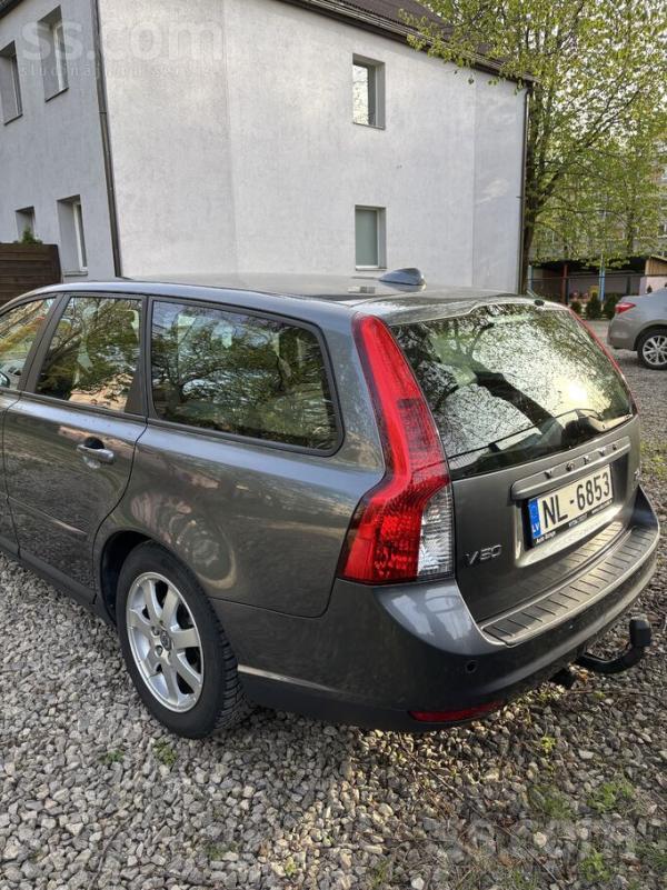 Grey Volvo V50 2011 in Riga, with an engine capacity of 1.60 L and mileage of 174 thousand km for 3900 €, photo 3 on AUTOMOTO.COM.LV