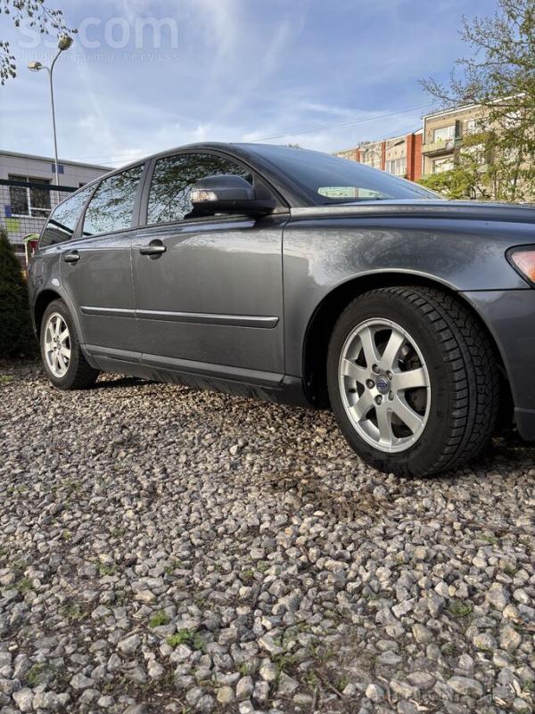 Grey Volvo V50 2011 in Riga, with an engine capacity of 1.60 L and mileage of 174 thousand km for 3900 €, photo 4 on AUTOMOTO.COM.LV