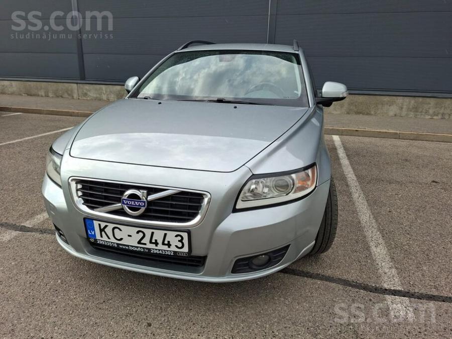 Grey Volvo V50 2011 in Riga, with an engine capacity of 1.60 L and mileage of 246 thousand km for 3500 €, photo 3 on AUTOMOTO.COM.LV
