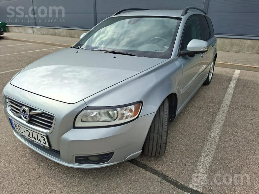 Grey Volvo V50 2011 in Riga, with an engine capacity of 1.60 L and mileage of 246 thousand km for 3500 €, photo 4 on AUTOMOTO.COM.LV