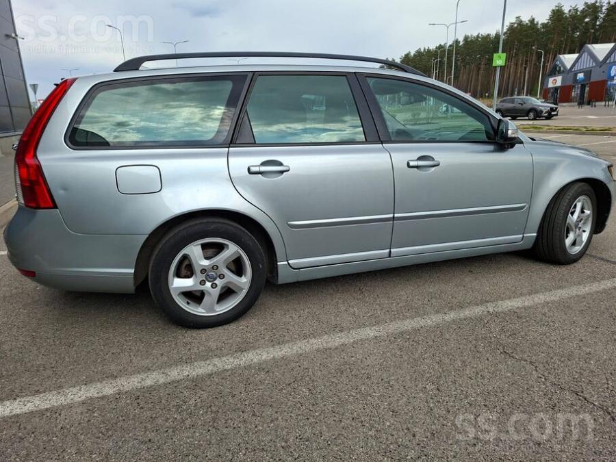 Grey Volvo V50 2011 in Riga, with an engine capacity of 1.60 L and mileage of 246 thousand km for 3500 €, photo 5 on AUTOMOTO.COM.LV