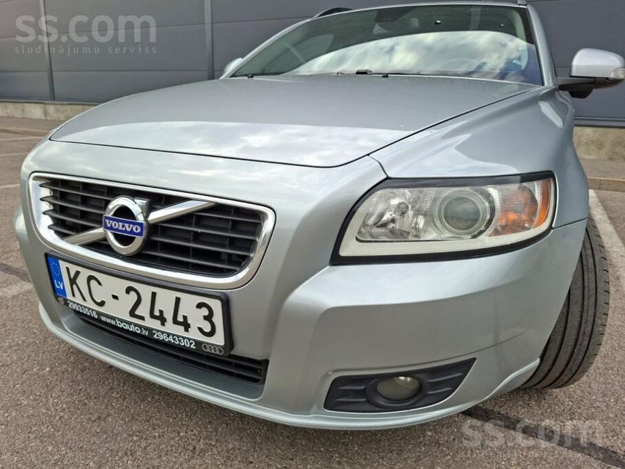 Grey Volvo V50 2011 in Riga, with an engine capacity of 1.60 L and mileage of 246 thousand km for 3500 €, photo 6 on AUTOMOTO.COM.LV