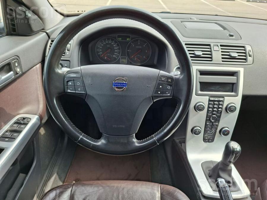 Grey Volvo V50 2011 in Riga, with an engine capacity of 1.60 L and mileage of 246 thousand km for 3500 €, photo 10 on AUTOMOTO.COM.LV