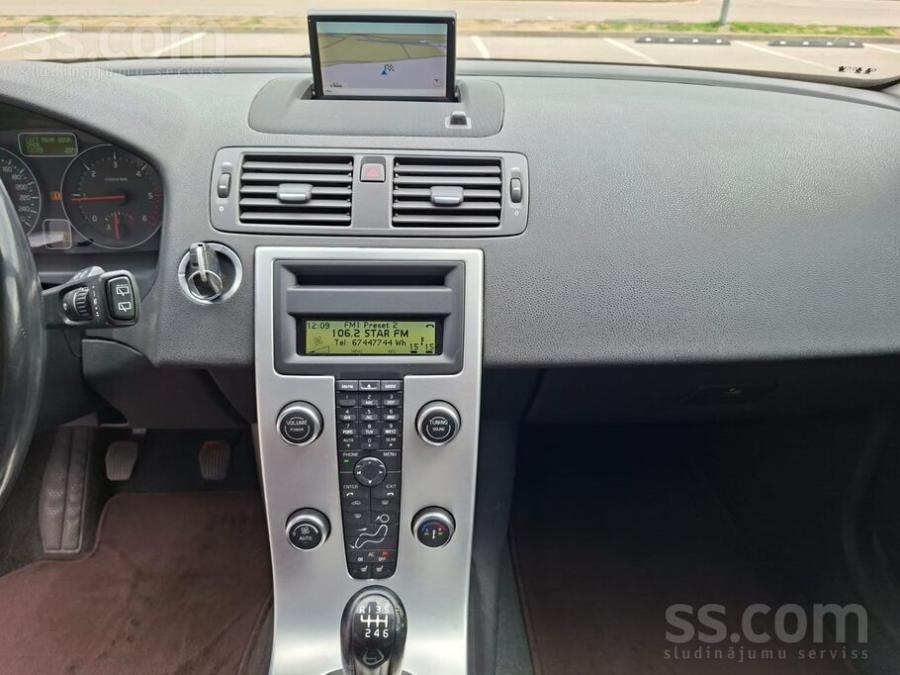 Grey Volvo V50 2011 in Riga, with an engine capacity of 1.60 L and mileage of 246 thousand km for 3500 €, photo 18 on AUTOMOTO.COM.LV
