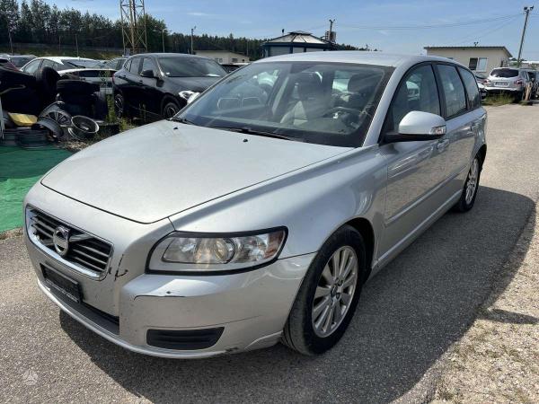 Grey Volvo V50 2011 in Vilnius, with an engine capacity of 1.56 L and mileage of 190 thousand km for 3100 €, photo 2 on AUTOMOTO.COM.LV