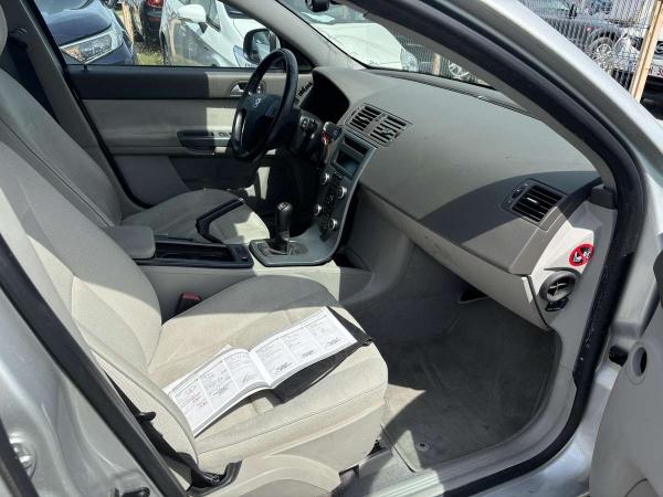 Grey Volvo V50 2011 in Vilnius, with an engine capacity of 1.56 L and mileage of 190 thousand km for 3100 €, photo 6 on AUTOMOTO.COM.LV