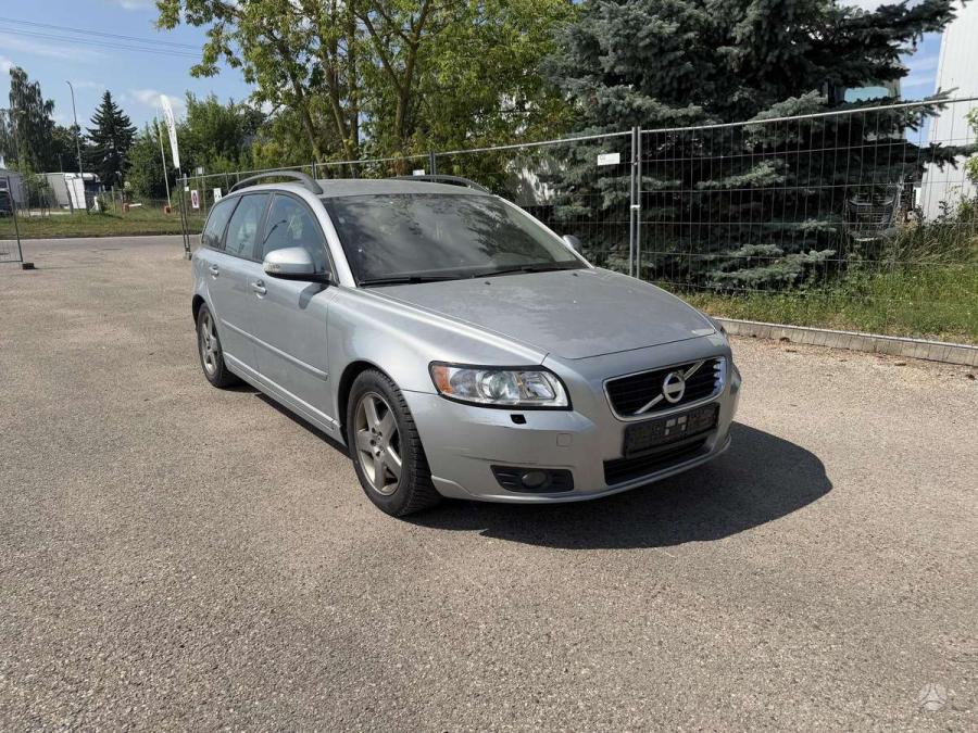 Pelēks Volvo V50 2011 Marijampole, ar dzinēja tilpumu 1.56 L un nobraukumu 187 tūkst. km par 2450 €, foto 1 vietnē AUTOMOTO.COM.LV