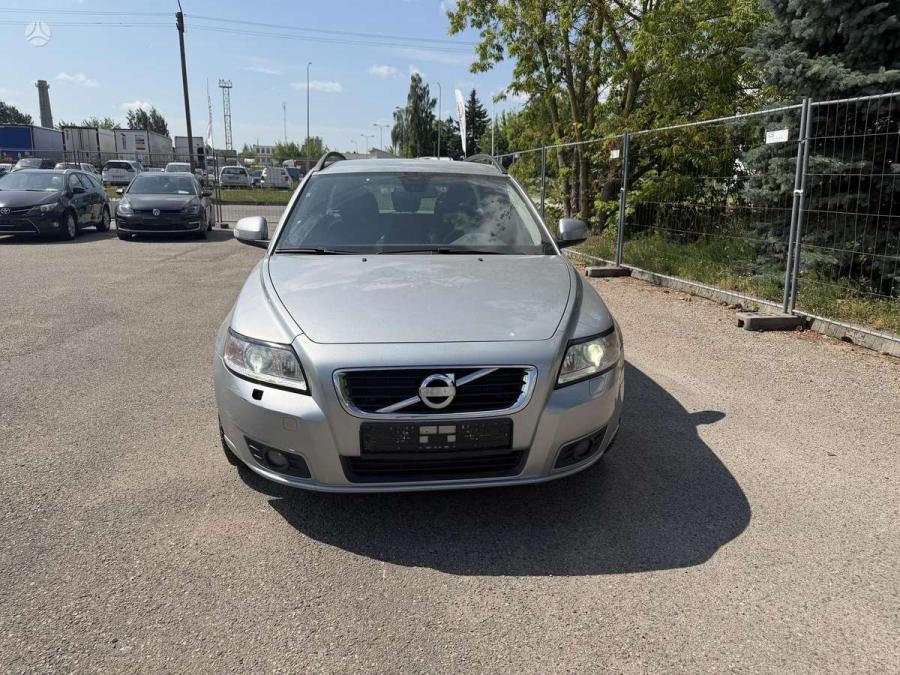 Pelēks Volvo V50 2011 Marijampole, ar dzinēja tilpumu 1.56 L un nobraukumu 187 tūkst. km par 2450 €, foto 3 vietnē AUTOMOTO.COM.LV