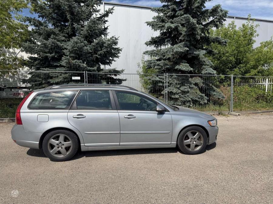 Pelēks Volvo V50 2011 Marijampole, ar dzinēja tilpumu 1.56 L un nobraukumu 187 tūkst. km par 2450 €, foto 4 vietnē AUTOMOTO.COM.LV