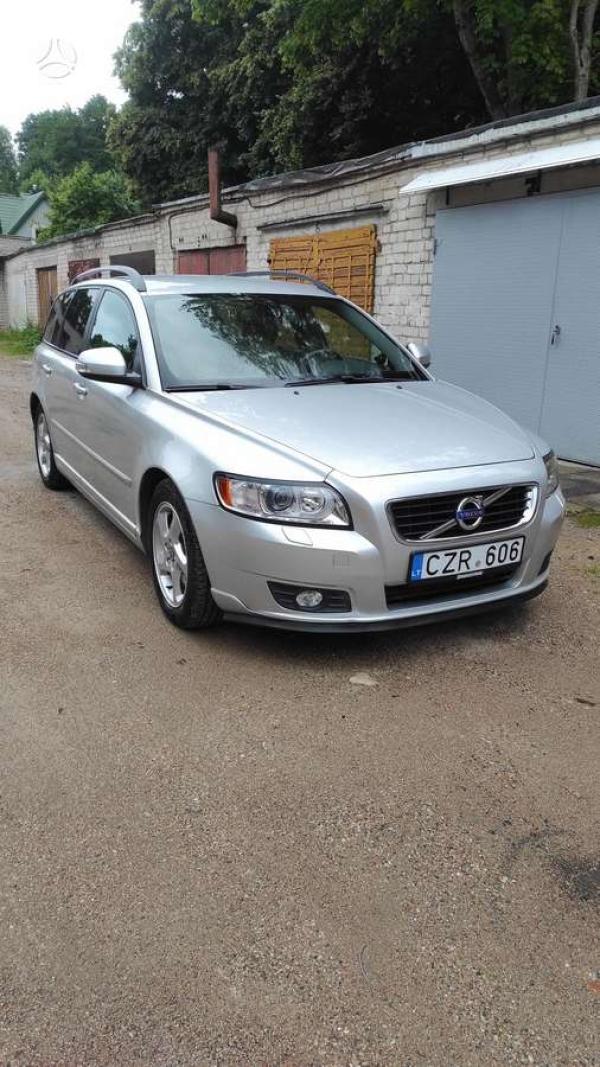 Grey Volvo V50 2011 in Prienai, with an engine capacity of 2.00 L and mileage of 317 thousand km for 3200 €, photo 2 on AUTOMOTO.COM.LV