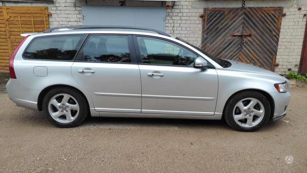 Grey Volvo V50 2011 in Prienai, with an engine capacity of 2.00 L and mileage of 317 thousand km for 3200 €, photo 4 on AUTOMOTO.COM.LV