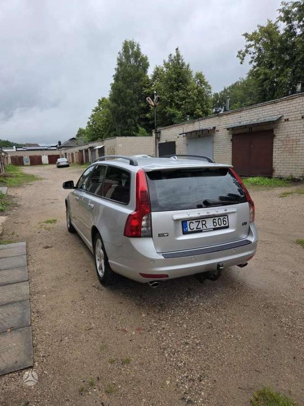 Grey Volvo V50 2011 in Prienai, with an engine capacity of 2.00 L and mileage of 317 thousand km for 3200 €, photo 10 on AUTOMOTO.COM.LV