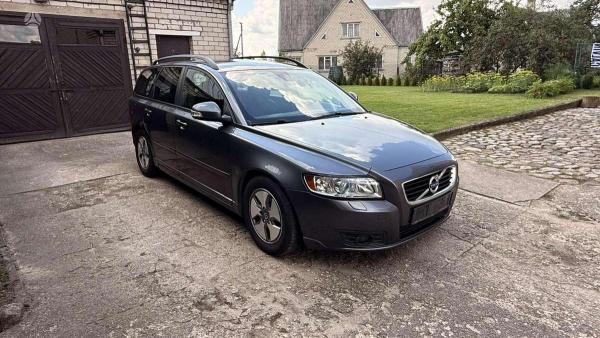 Pelēks Volvo V50 2011 Ukmergė, ar dzinēja tilpumu 1.56 L un nobraukumu 225 tūkst. km par 2900 €, foto 3 vietnē AUTOMOTO.COM.LV