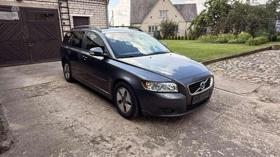 Grey Volvo V50 2011 in Ukmerge, with an engine capacity of 1.56 L and mileage of 225 thousand km for 2900 €, photo 4 on AUTOMOTO.COM.LV