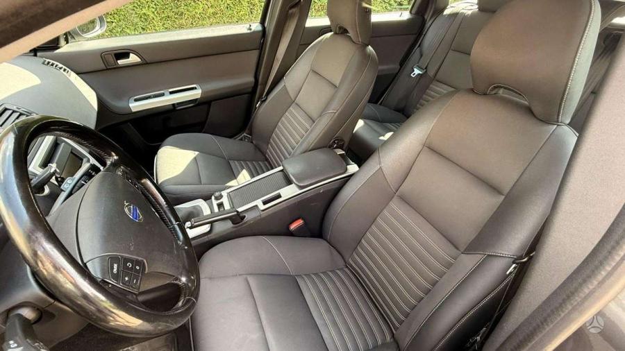 Grey Volvo V50 2011 in Ukmerge, with an engine capacity of 1.56 L and mileage of 225 thousand km for 2900 €, photo 11 on AUTOMOTO.COM.LV