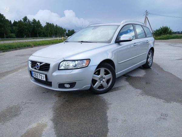 Grey Volvo V50 2011 in Siauliai, with an engine capacity of 2.00 L and mileage of 222 thousand km for 3999 €, photo 1 on AUTOMOTO.COM.LV