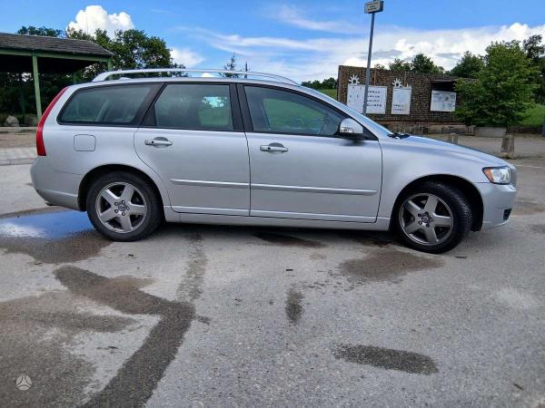 Grey Volvo V50 2011 in Siauliai, with an engine capacity of 2.00 L and mileage of 222 thousand km for 3999 €, photo 4 on AUTOMOTO.COM.LV