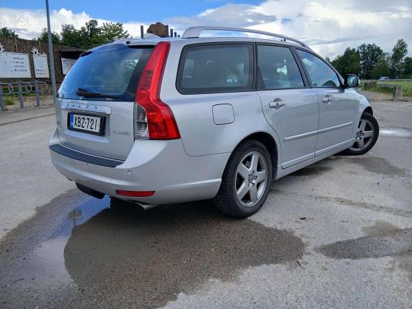 Grey Volvo V50 2011 in Siauliai, with an engine capacity of 2.00 L and mileage of 222 thousand km for 3999 €, photo 5 on AUTOMOTO.COM.LV