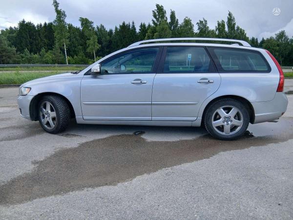 Grey Volvo V50 2011 in Siauliai, with an engine capacity of 2.00 L and mileage of 222 thousand km for 3999 €, photo 8 on AUTOMOTO.COM.LV