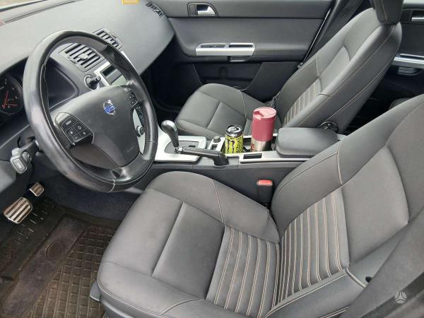 Grey Volvo V50 2011 in Siauliai, with an engine capacity of 2.00 L and mileage of 222 thousand km for 3999 €, photo 9 on AUTOMOTO.COM.LV