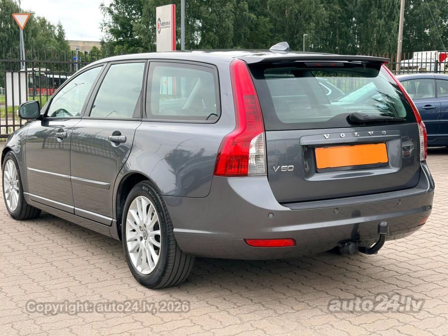 Pelēks Volvo V50 2011 Tartu, ar dzinēja tilpumu 1.60 L un nobraukumu 276 tūkst. km par 4490 €, foto 5 vietnē AUTOMOTO.COM.LV