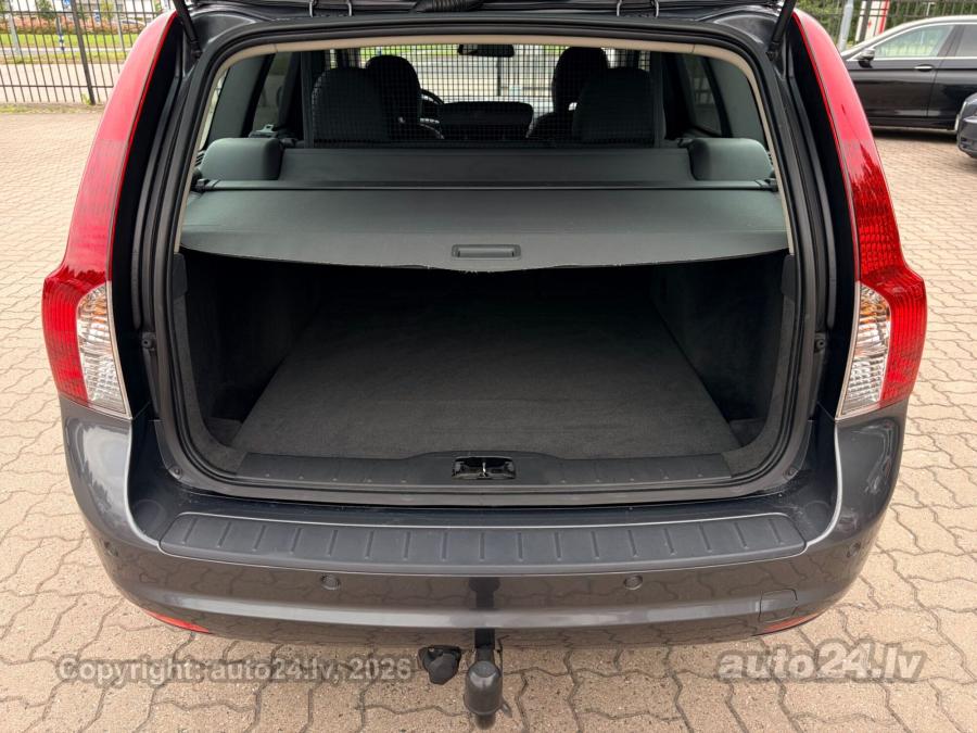 Pelēks Volvo V50 2011 Tartu, ar dzinēja tilpumu 1.60 L un nobraukumu 276 tūkst. km par 4490 €, foto 11 vietnē AUTOMOTO.COM.LV