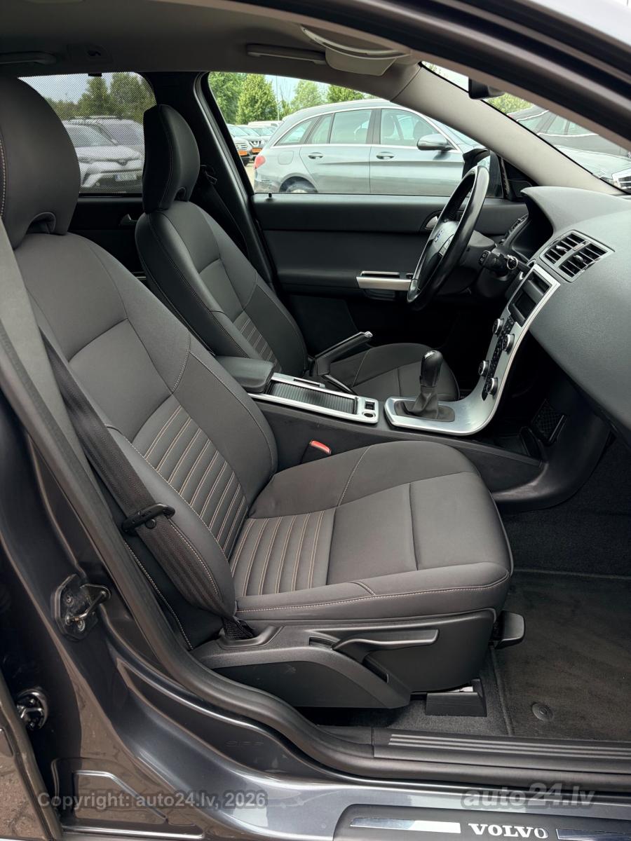 Pelēks Volvo V50 2011 Tartu, ar dzinēja tilpumu 1.60 L un nobraukumu 276 tūkst. km par 4490 €, foto 17 vietnē AUTOMOTO.COM.LV