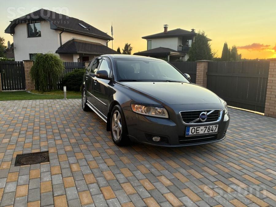 Grey Volvo V50 2011 in Riga, with an engine capacity of 2.00 L and mileage of 0 thousand km for 3900 €, photo 1 on AUTOMOTO.COM.LV