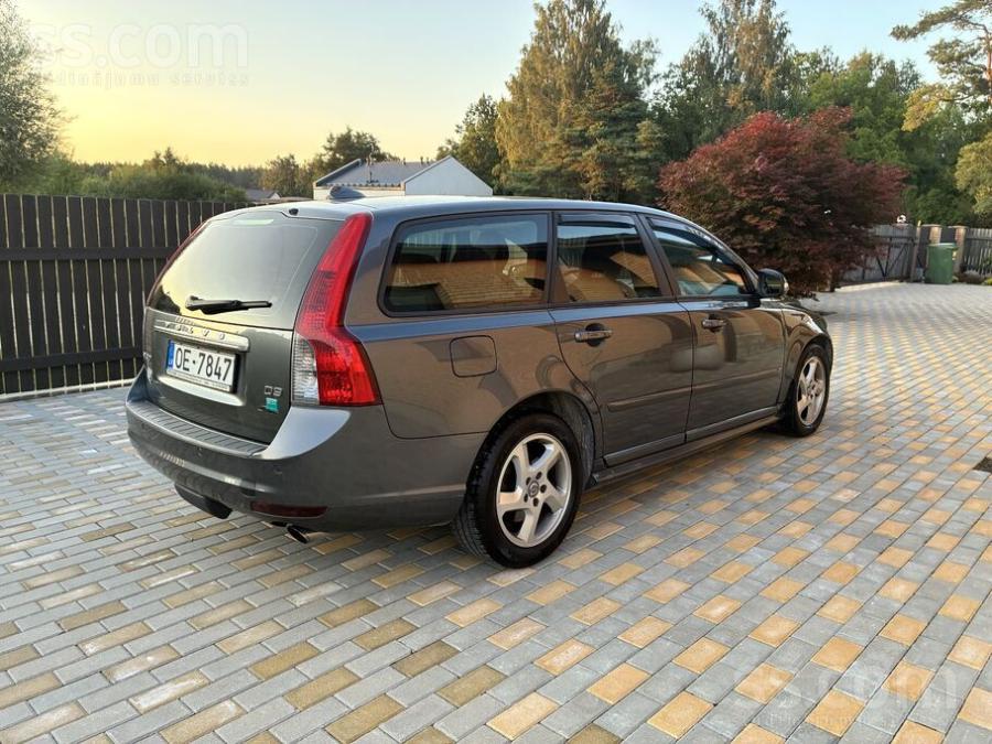 Grey Volvo V50 2011 in Riga, with an engine capacity of 2.00 L and mileage of 0 thousand km for 3900 €, photo 3 on AUTOMOTO.COM.LV