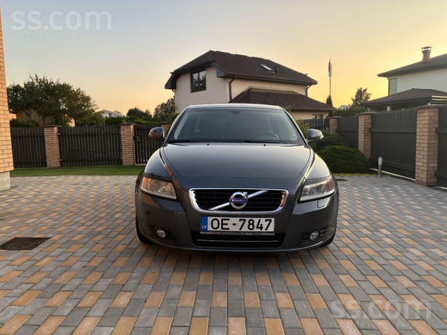 Grey Volvo V50 2011 in Riga, with an engine capacity of 2.00 L and mileage of 0 thousand km for 3900 €, photo 5 on AUTOMOTO.COM.LV