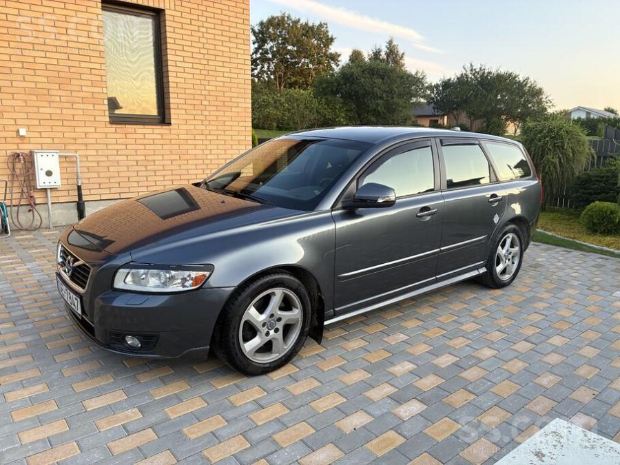 Grey Volvo V50 2011 in Riga, with an engine capacity of 2.00 L and mileage of 0 thousand km for 3900 €, photo 8 on AUTOMOTO.COM.LV