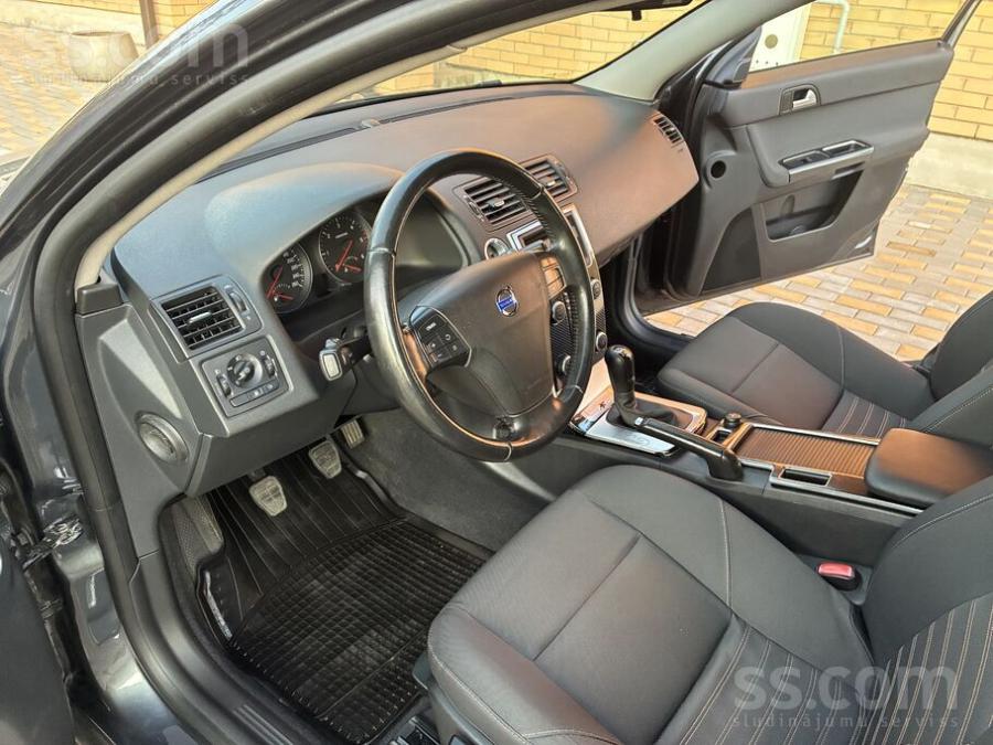 Grey Volvo V50 2011 in Riga, with an engine capacity of 2.00 L and mileage of 0 thousand km for 3900 €, photo 10 on AUTOMOTO.COM.LV