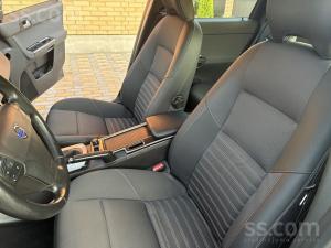 Grey Volvo V50 2011 in Riga, with an engine capacity of 2.00 L and mileage of 0 thousand km for 3900 €, photo 11 on AUTOMOTO.COM.LV
