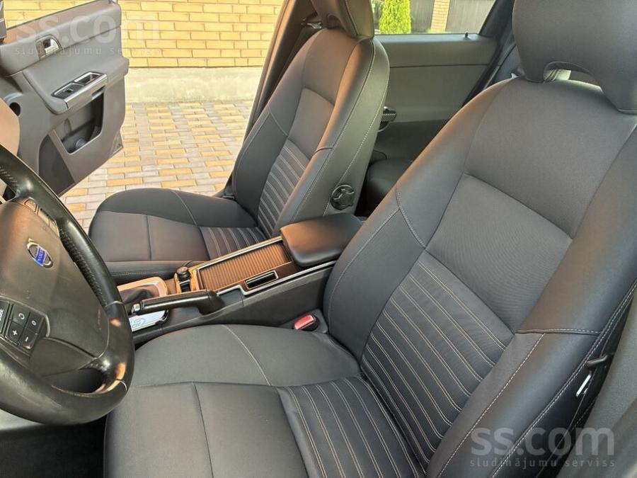 Grey Volvo V50 2011 in Riga, with an engine capacity of 2.00 L and mileage of 0 thousand km for 3900 €, photo 11 on AUTOMOTO.COM.LV