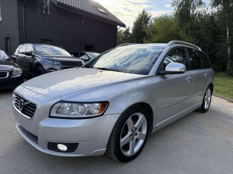 Grey Volvo V50 2011 in Kaunas, with an engine capacity of 1.56 L and mileage of 230 thousand km for 3900 €, photo 3 on AUTOMOTO.COM.LV