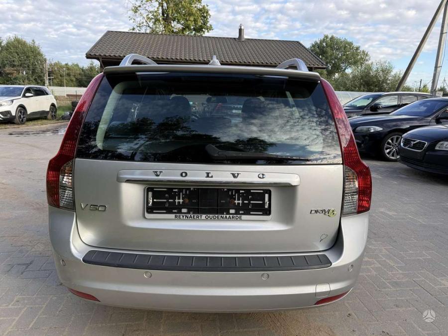 Grey Volvo V50 2011 in Kaunas, with an engine capacity of 1.56 L and mileage of 230 thousand km for 3900 €, photo 5 on AUTOMOTO.COM.LV