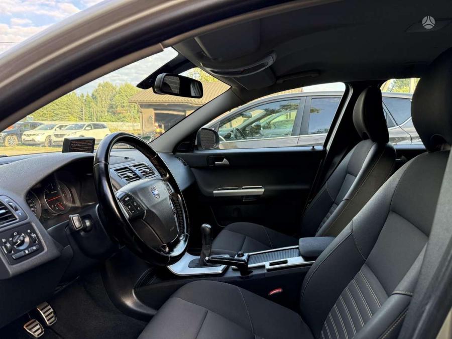 Grey Volvo V50 2011 in Kaunas, with an engine capacity of 1.56 L and mileage of 230 thousand km for 3900 €, photo 10 on AUTOMOTO.COM.LV
