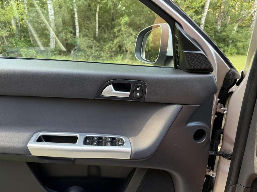 Grey Volvo V50 2011 in Kaunas, with an engine capacity of 1.56 L and mileage of 230 thousand km for 3900 €, photo 12 on AUTOMOTO.COM.LV