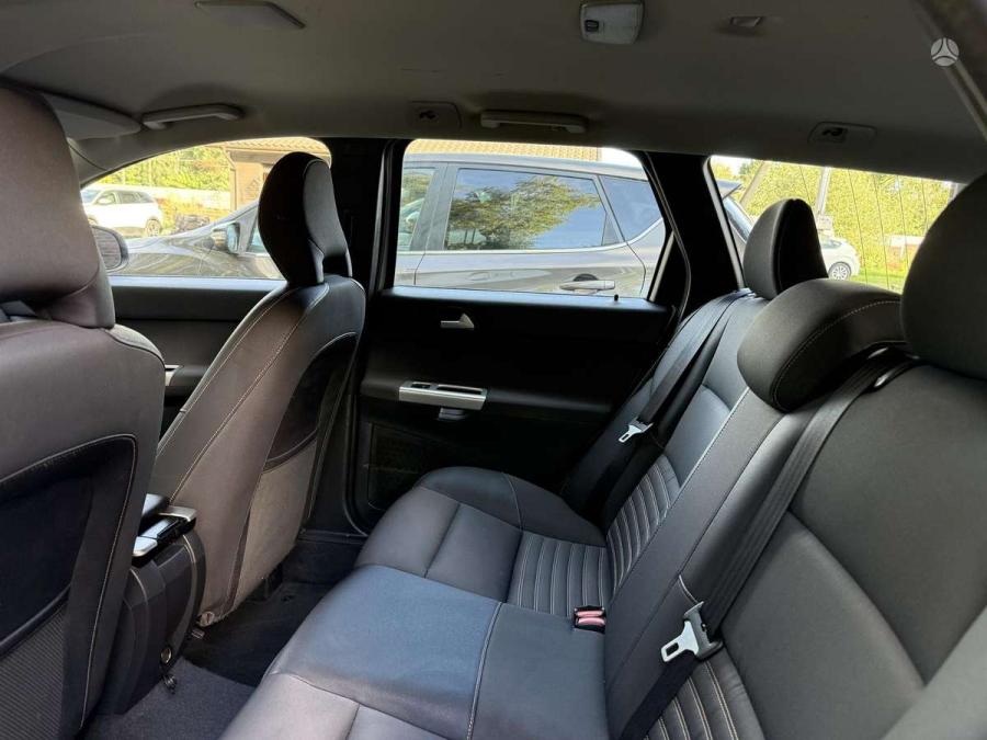 Grey Volvo V50 2011 in Kaunas, with an engine capacity of 1.56 L and mileage of 230 thousand km for 3900 €, photo 13 on AUTOMOTO.COM.LV