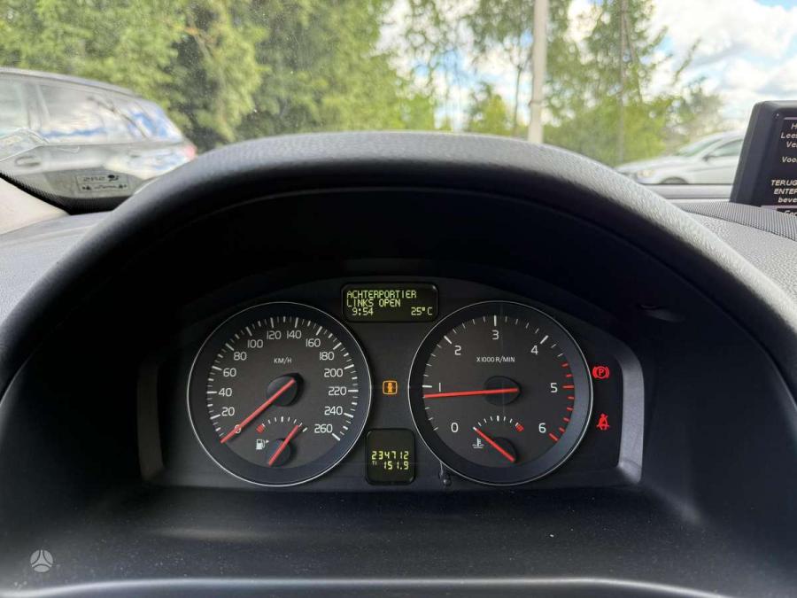 Grey Volvo V50 2011 in Kaunas, with an engine capacity of 1.56 L and mileage of 230 thousand km for 3900 €, photo 23 on AUTOMOTO.COM.LV