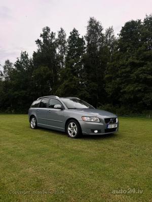 Pelēks Volvo V50 2011 Tallina, ar dzinēja tilpumu 1.60 L un nobraukumu 224 tūkst. km par 4500 €, foto  vietnē AUTOMOTO.COM.LV