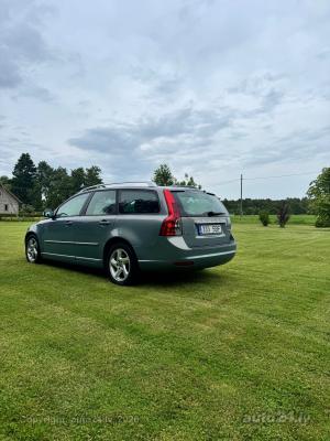 Grey Volvo V50 2011 in Tallinn, with an engine capacity of 1.60 L and mileage of 224 thousand km for 4500 €, photo 3 on AUTOMOTO.COM.LV